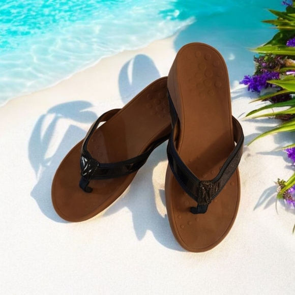 Vionic | Shoes | Vionic Black Patent Thong Sandals | Poshmark